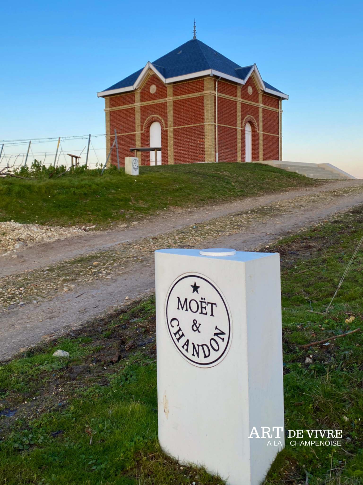 Patrimoine Champenois : Découvrez les loges dans le vignoble de ...
